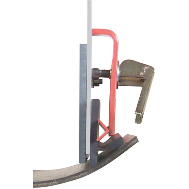 Conveyor skirt board - ApronSeal™ Single - Martin Engineering