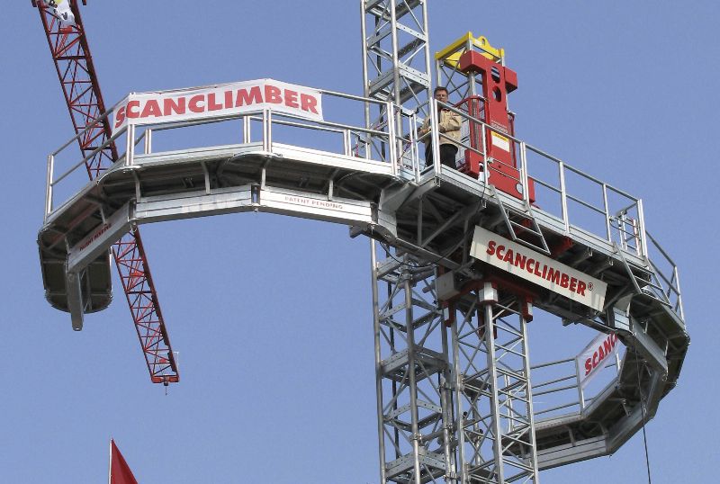 Single-mast mast climbing work platform - SNAKE - Scanclimber Oy