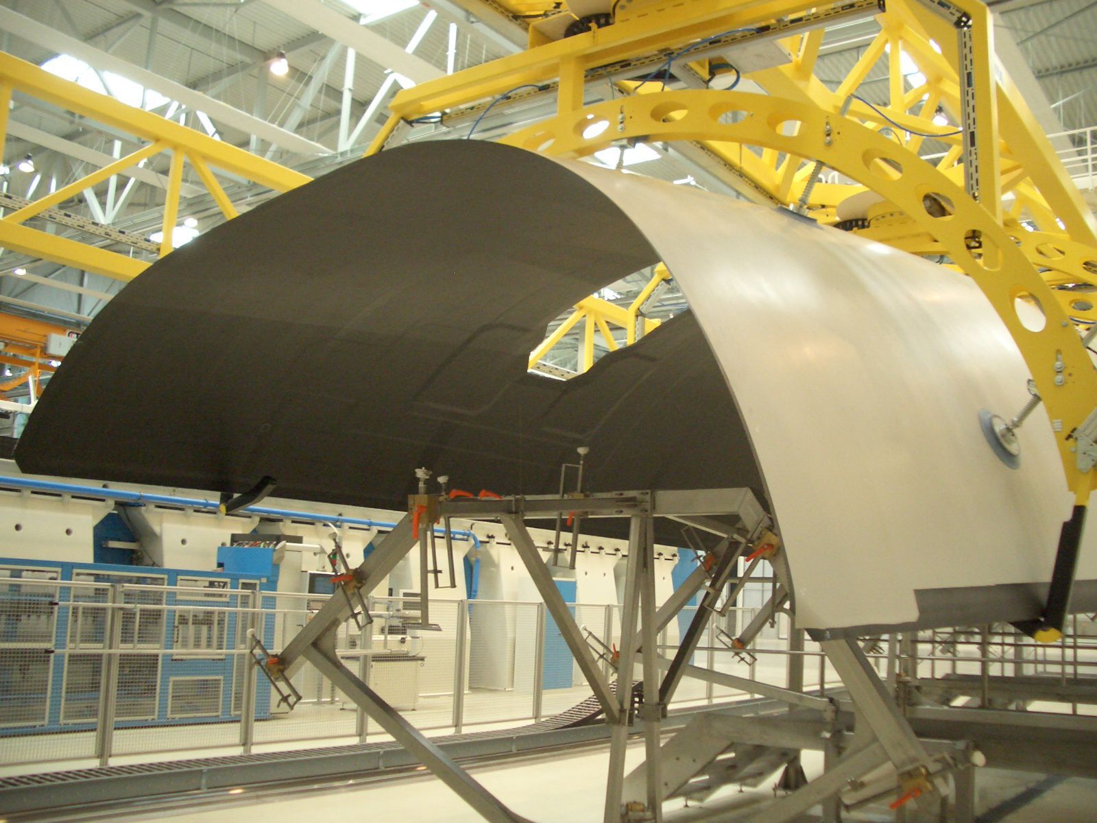 Vacuum lifting device for aeronautical applications - VacuLifter - VACU ...