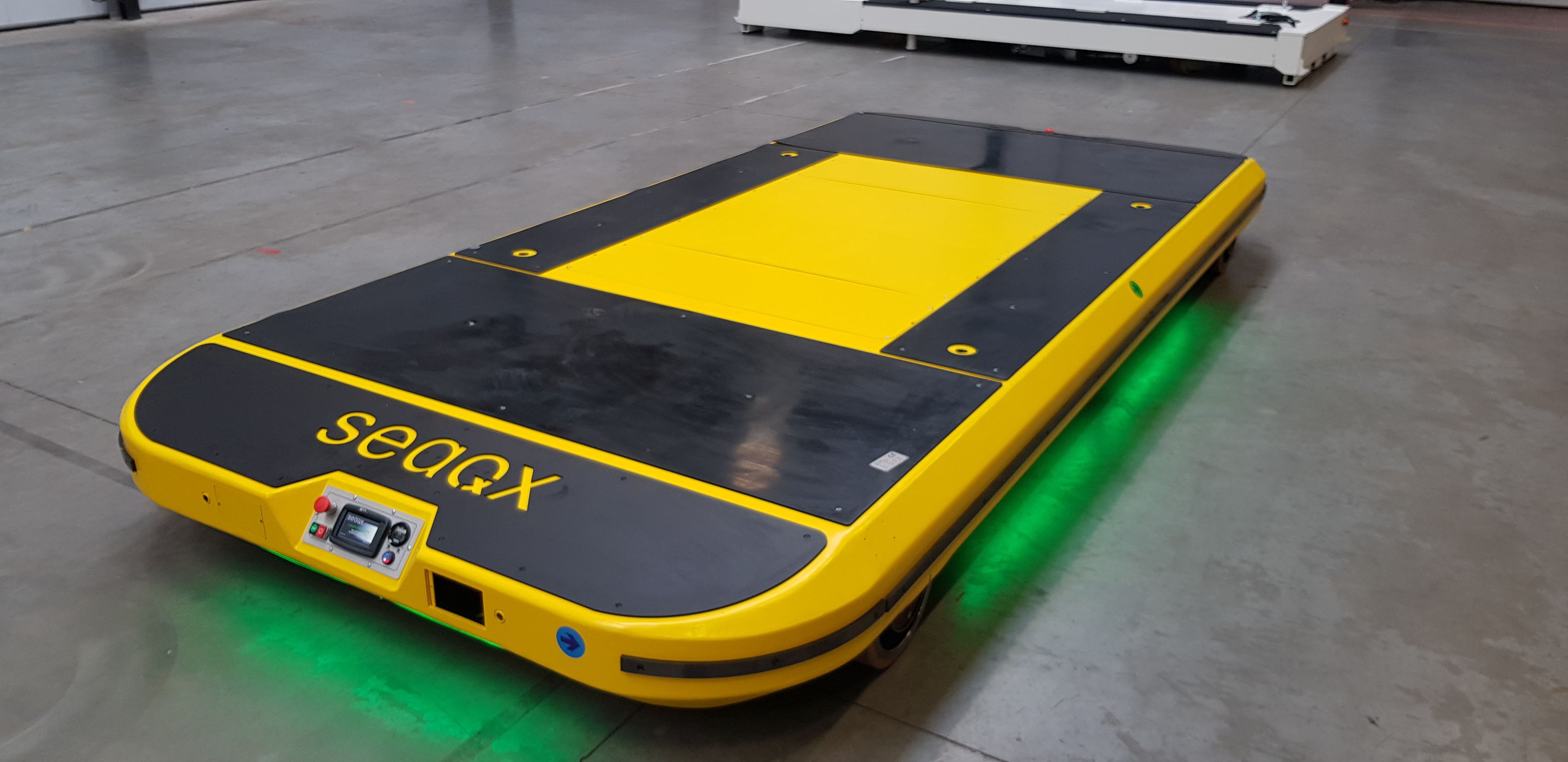 2-axle electric transporter - Seaqx NV - omnidirectional / radio-controlled