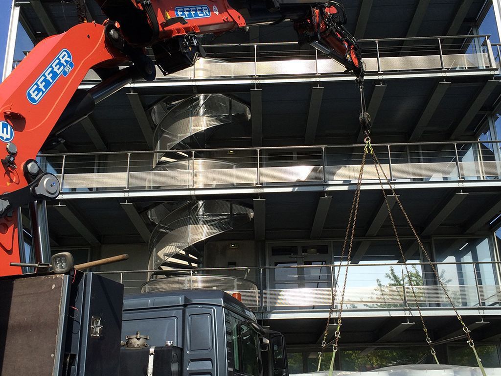 Truck-mounted crane - 1855 - Effer S.p.a - swing-arm / building / hydraulic