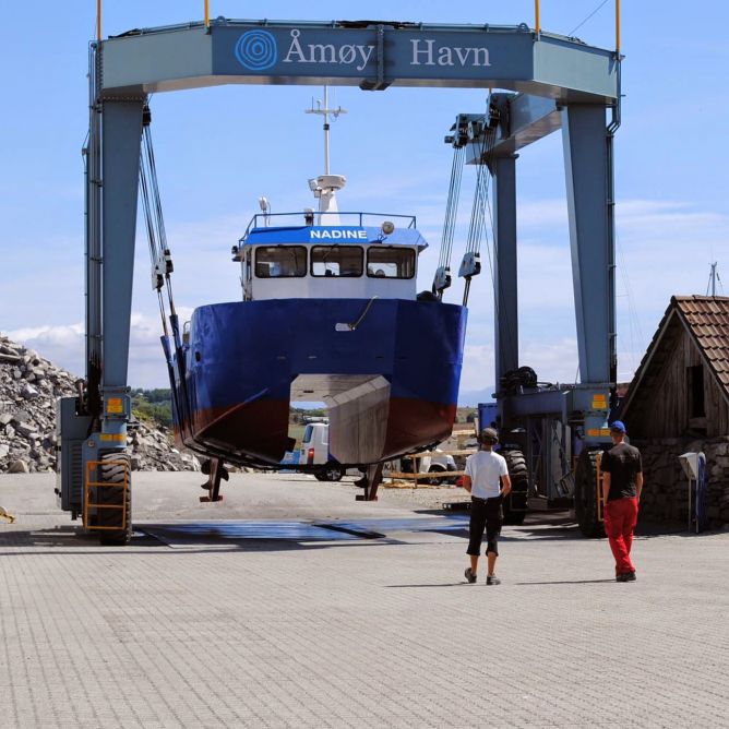 Self-propelled gantry crane - BHT 75 - Ascom SpA - for marine applications