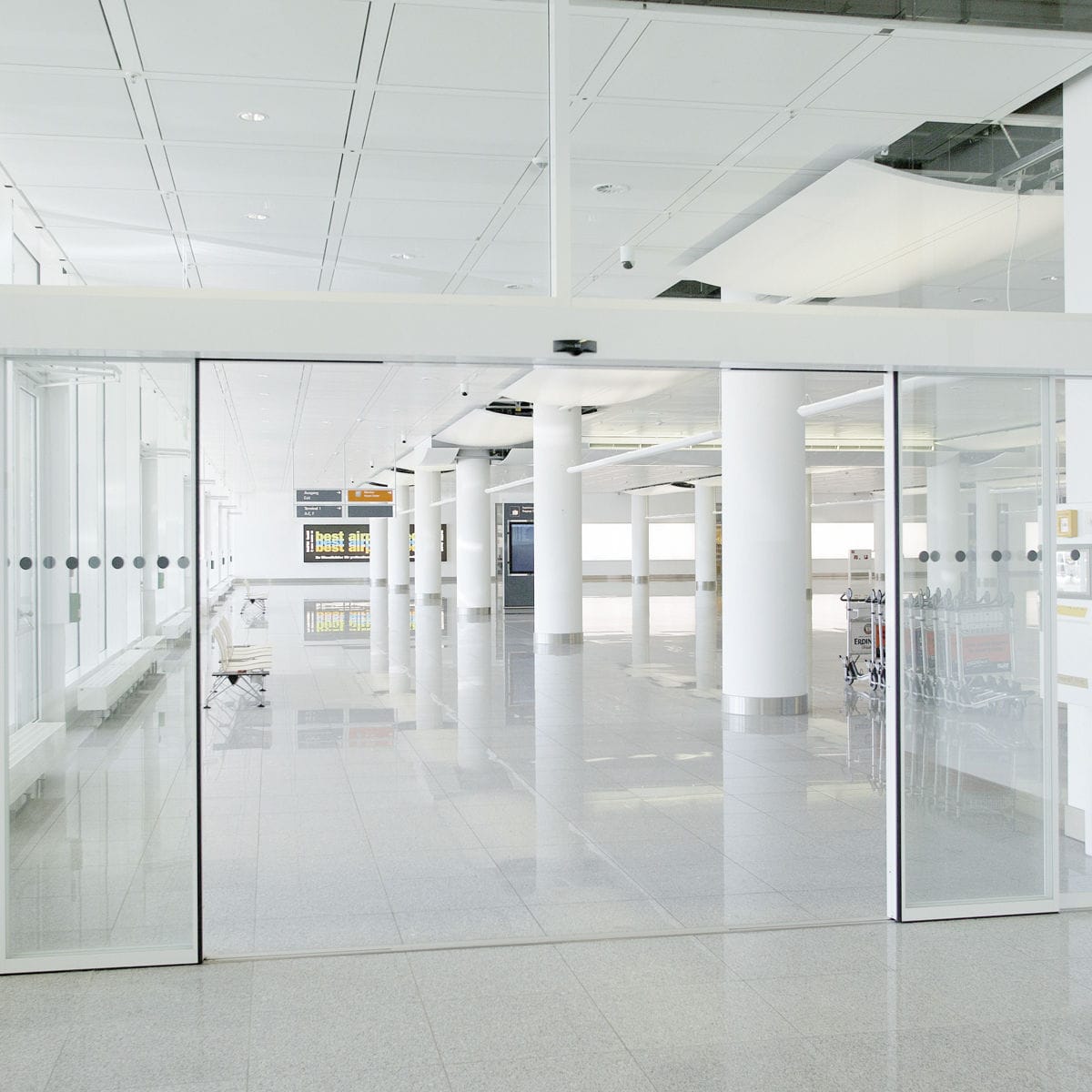 Sliding door - SST FLEX - dormakaba - pedestrian / glazed / indoor