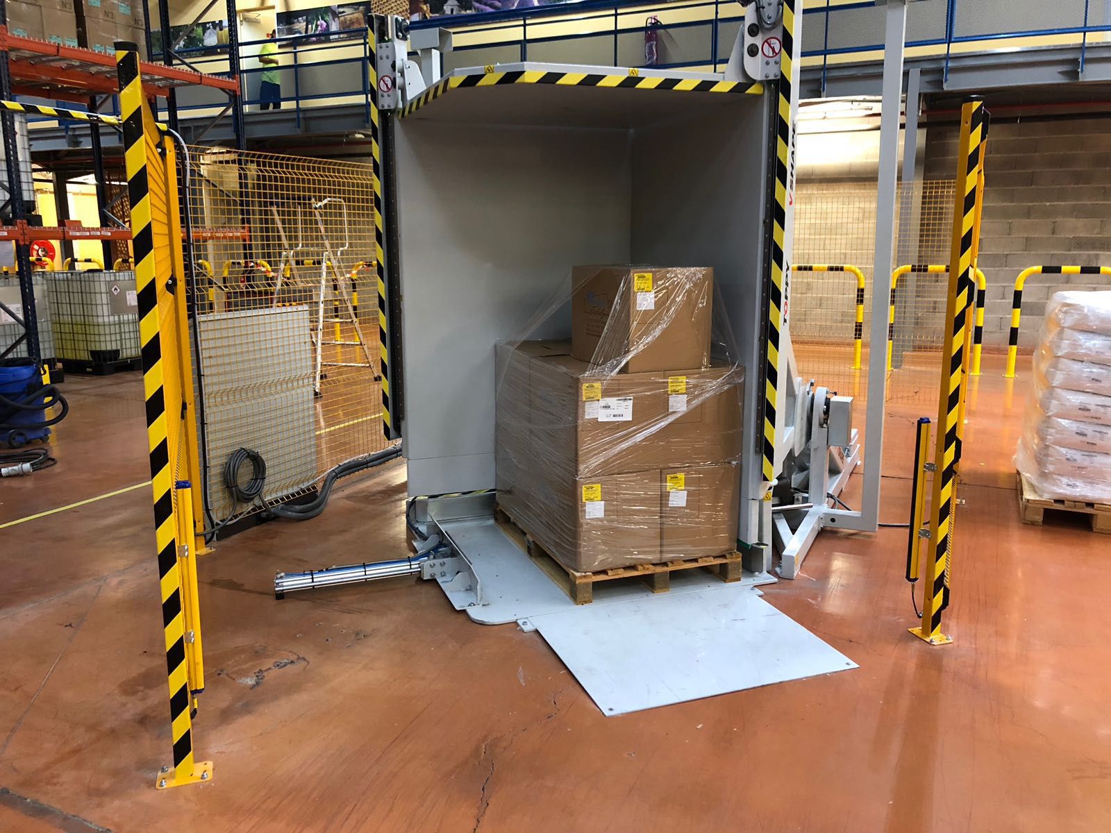 Electric tipping station - V-Shape 120° - TOPPY SRL - pallet