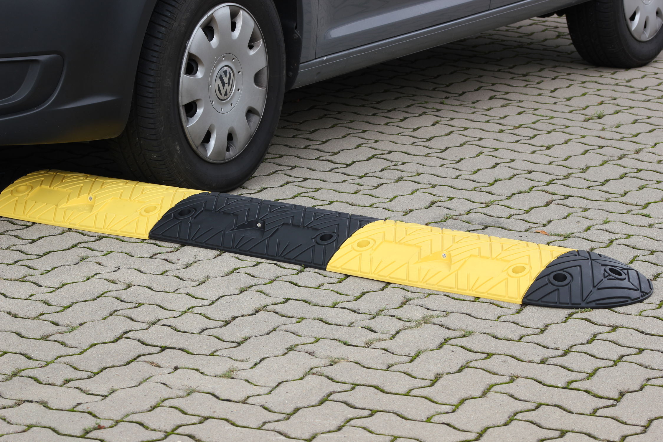 Heavy vehicle cable protector - 450,475 series - Dancop International ...