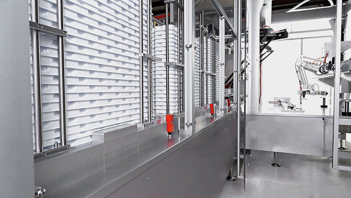 Tray loading and unloading system - Körber Pharma - syringe / transport ...