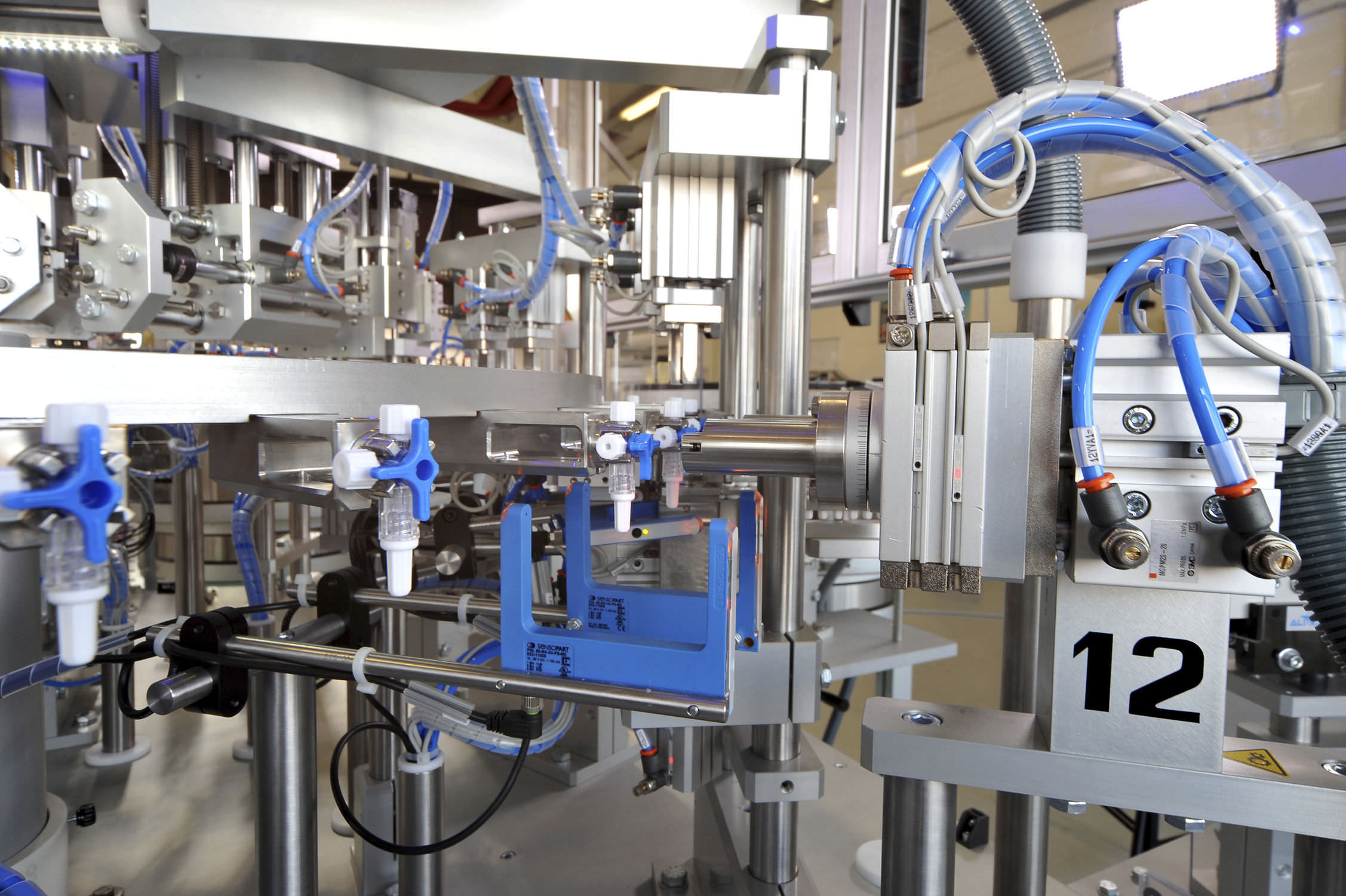 Automatic assembly machine - A UNO TEC SRL - valve / rotating table