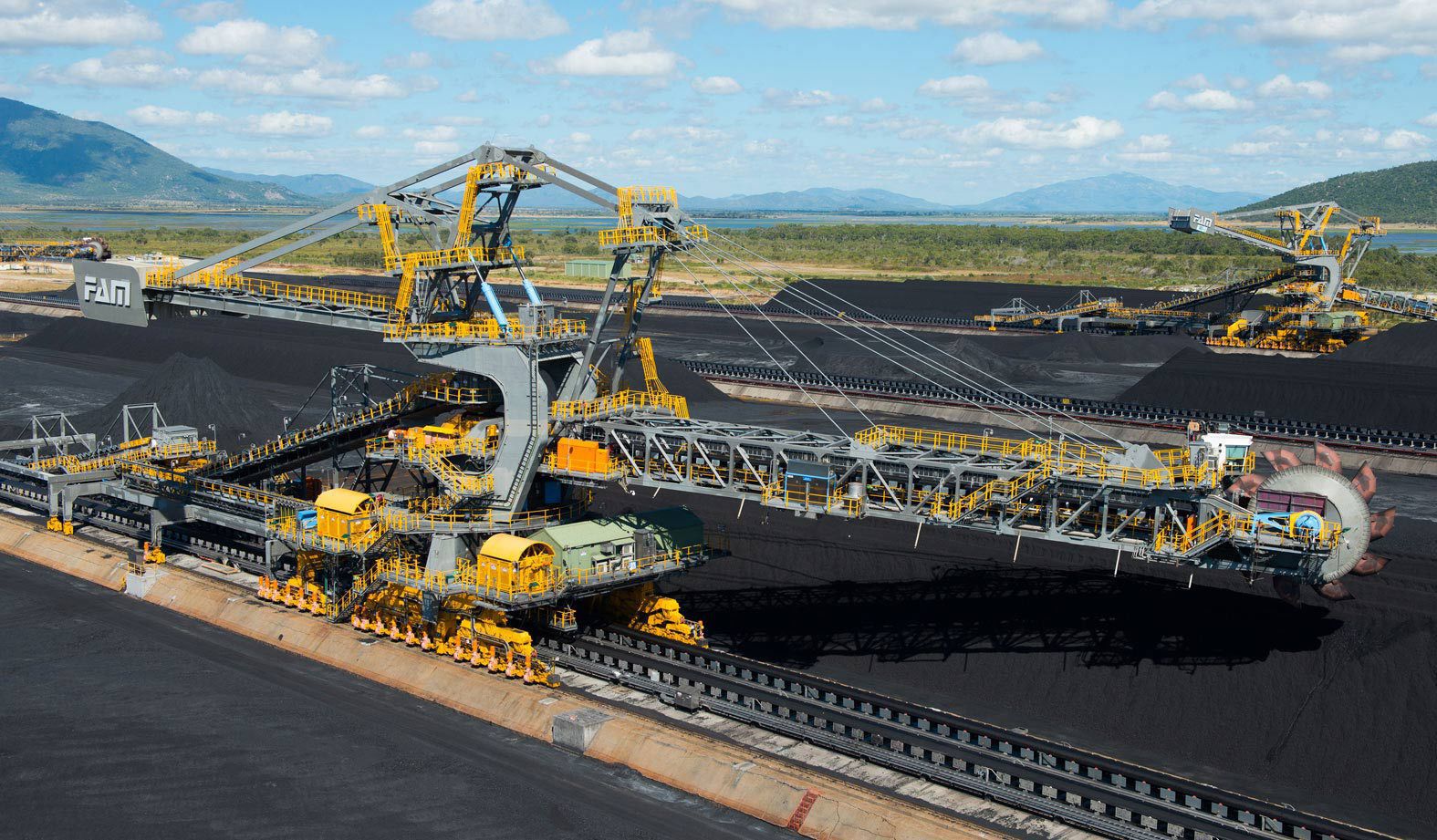 Boom stacker-reclaimer - FAM