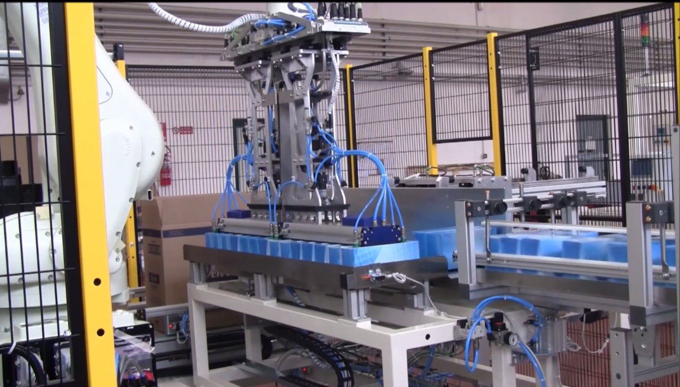 Vertical case packer - CARTONELLA -ROBOT P&P - MACDUE - automatic ...