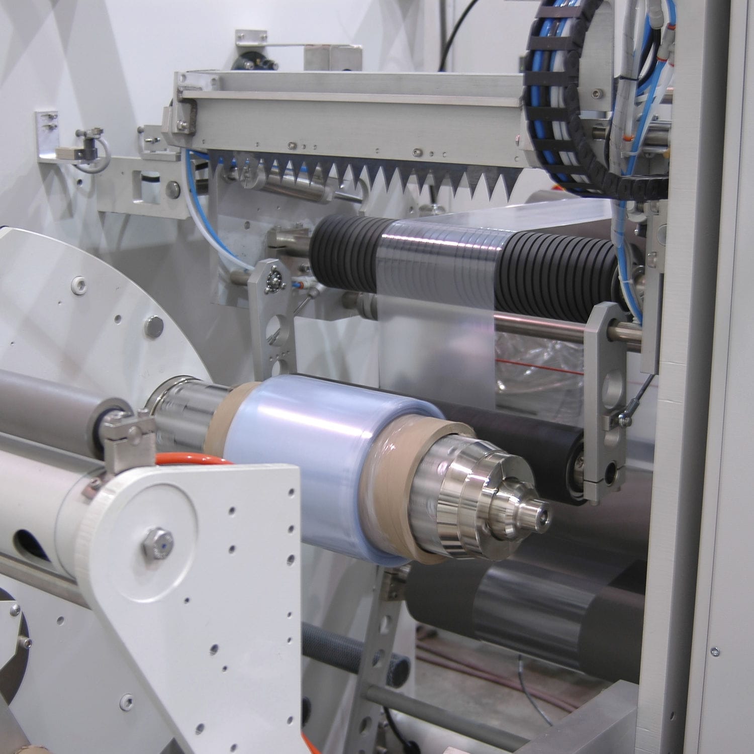 Plastic film unwinding/rewinding line - Web Handling Systems - Macro ...