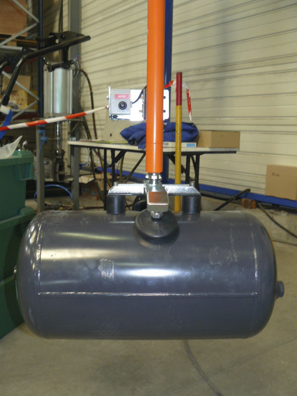 Tank manipulator - X105 - SAPELEM - pneumatic / with suction cup / for ...