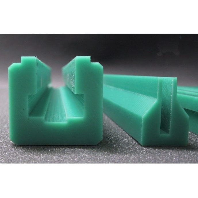 Polyethylene chain guide - ISO-TECH Kunststoff GmbH