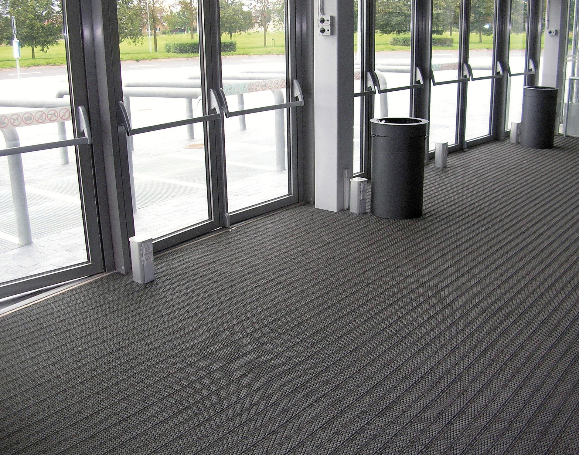 PVC tile - COMBIX - IDS - for pedestrian traffic / for public spaces ...