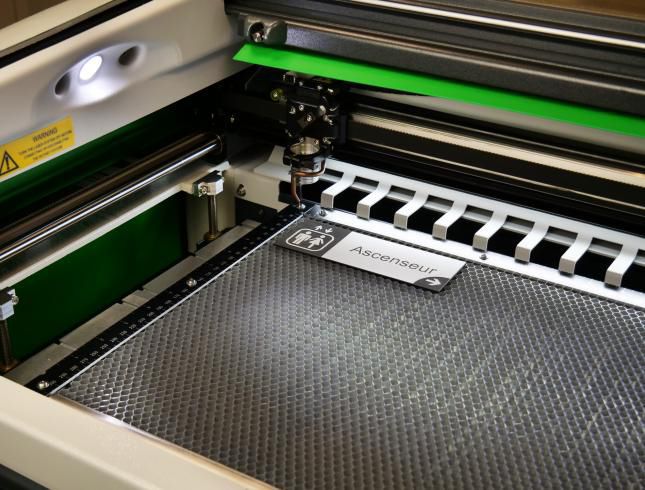 Laser cutting system - Gravotech - engraving / table type / high-precision