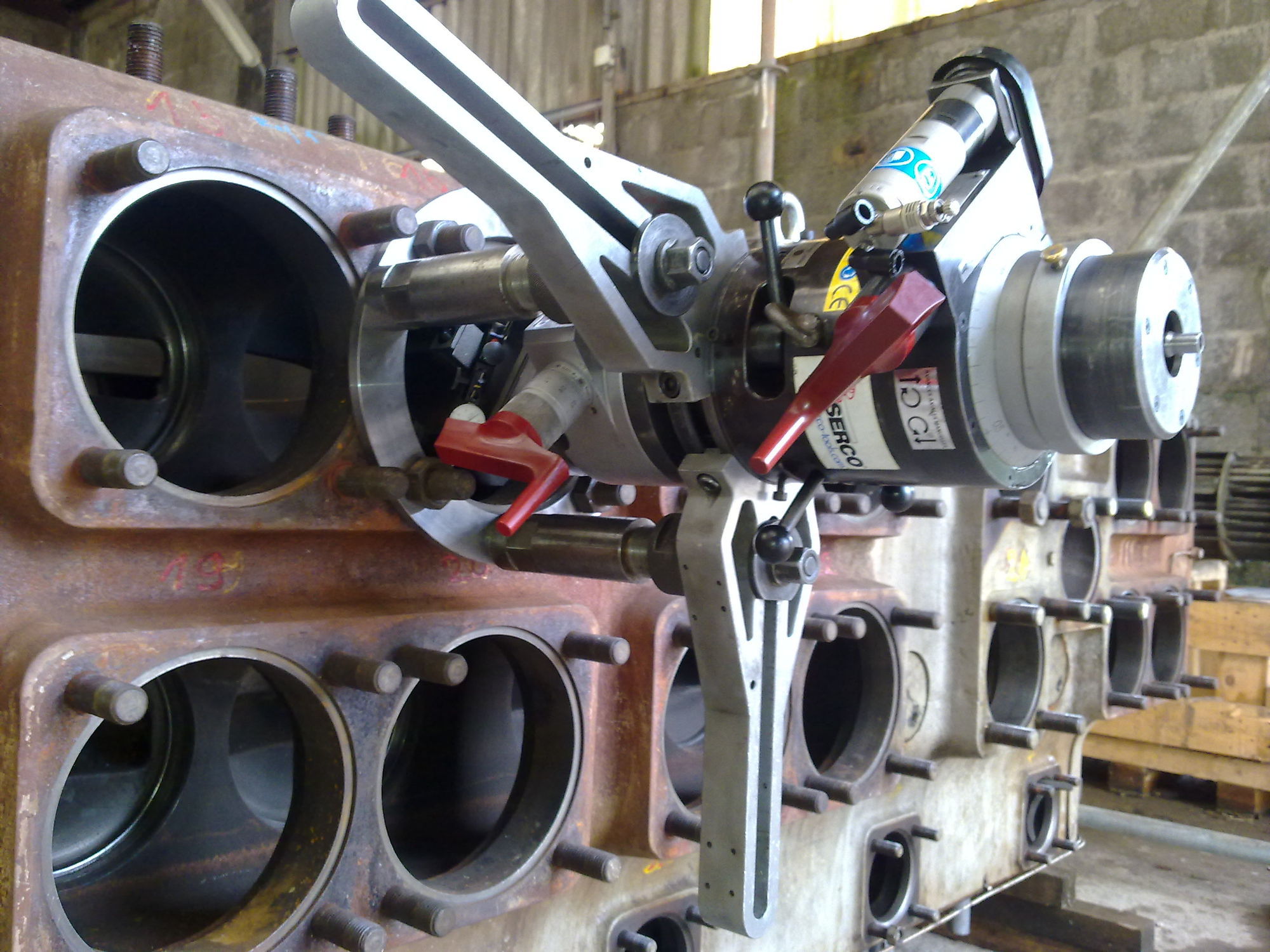 Surfacing machine with bore / for valves and flanges / portable - SERCO ...