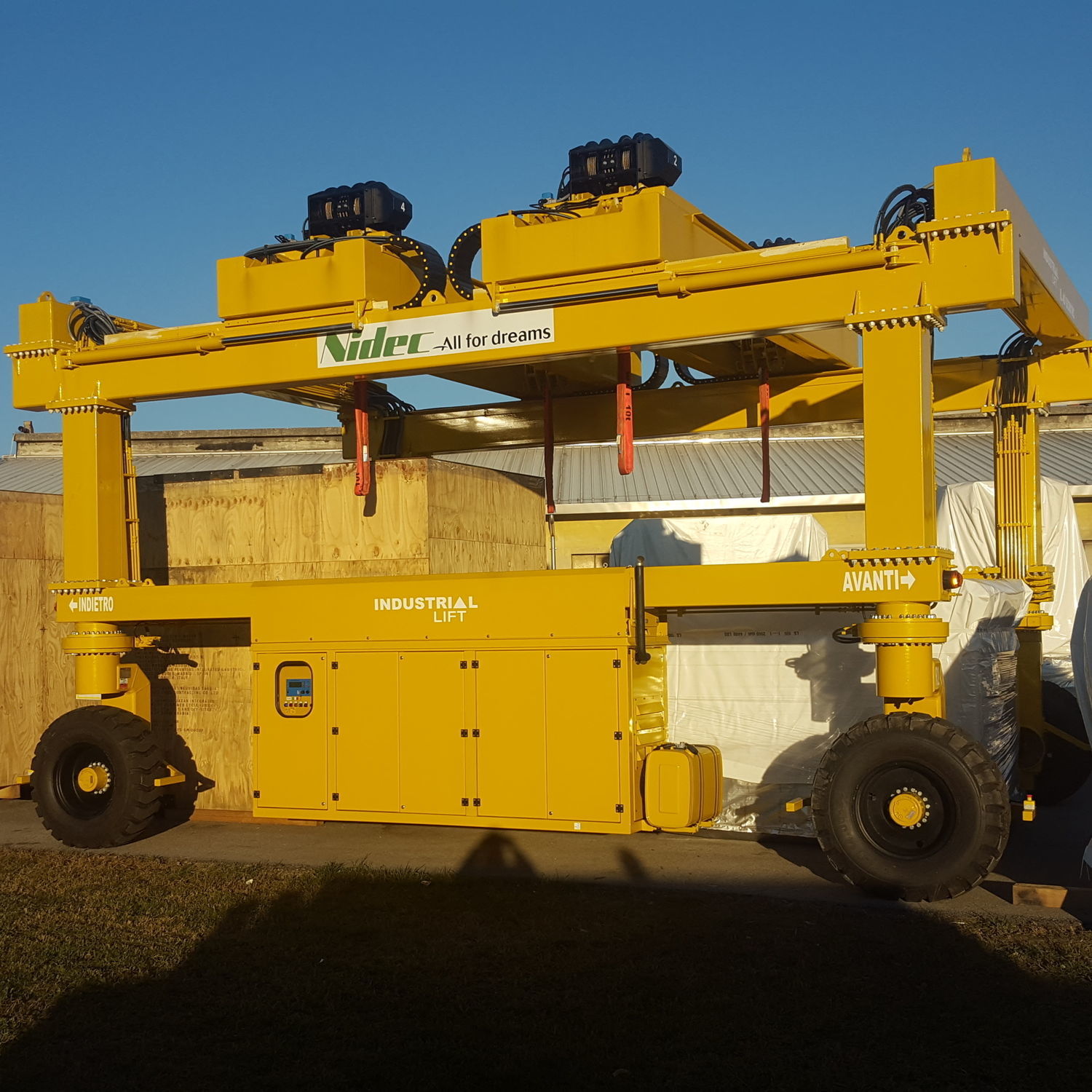 Rubber-tired straddle carrier - IL40GC - INDUSTRIAL LIFT