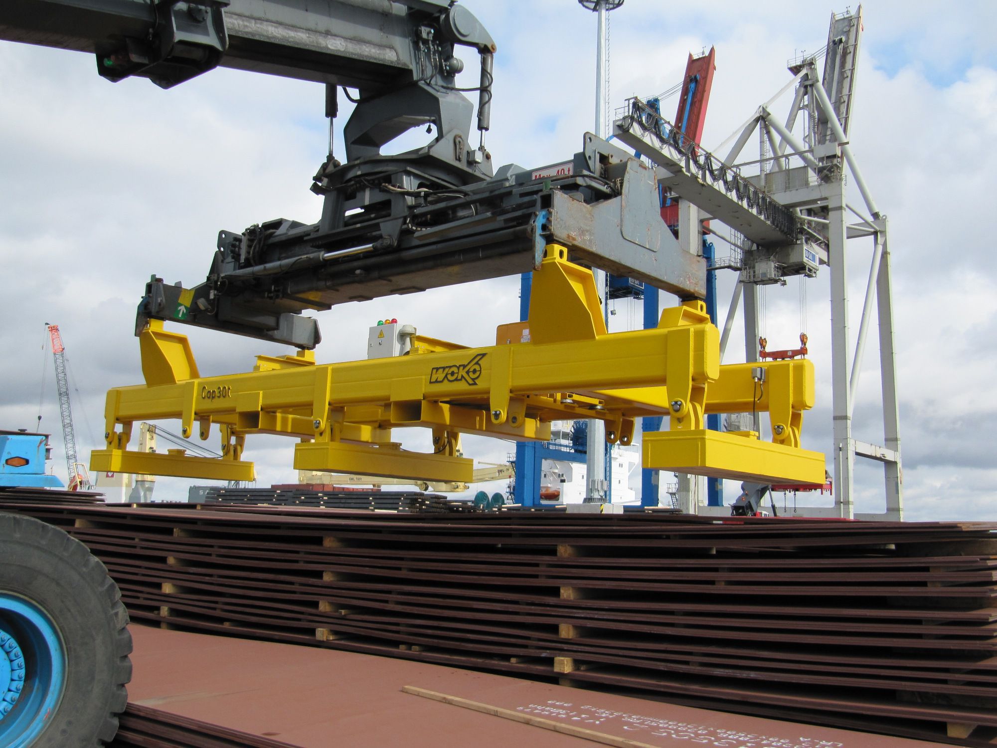 Container spreader - AG - Heppenstall Technology