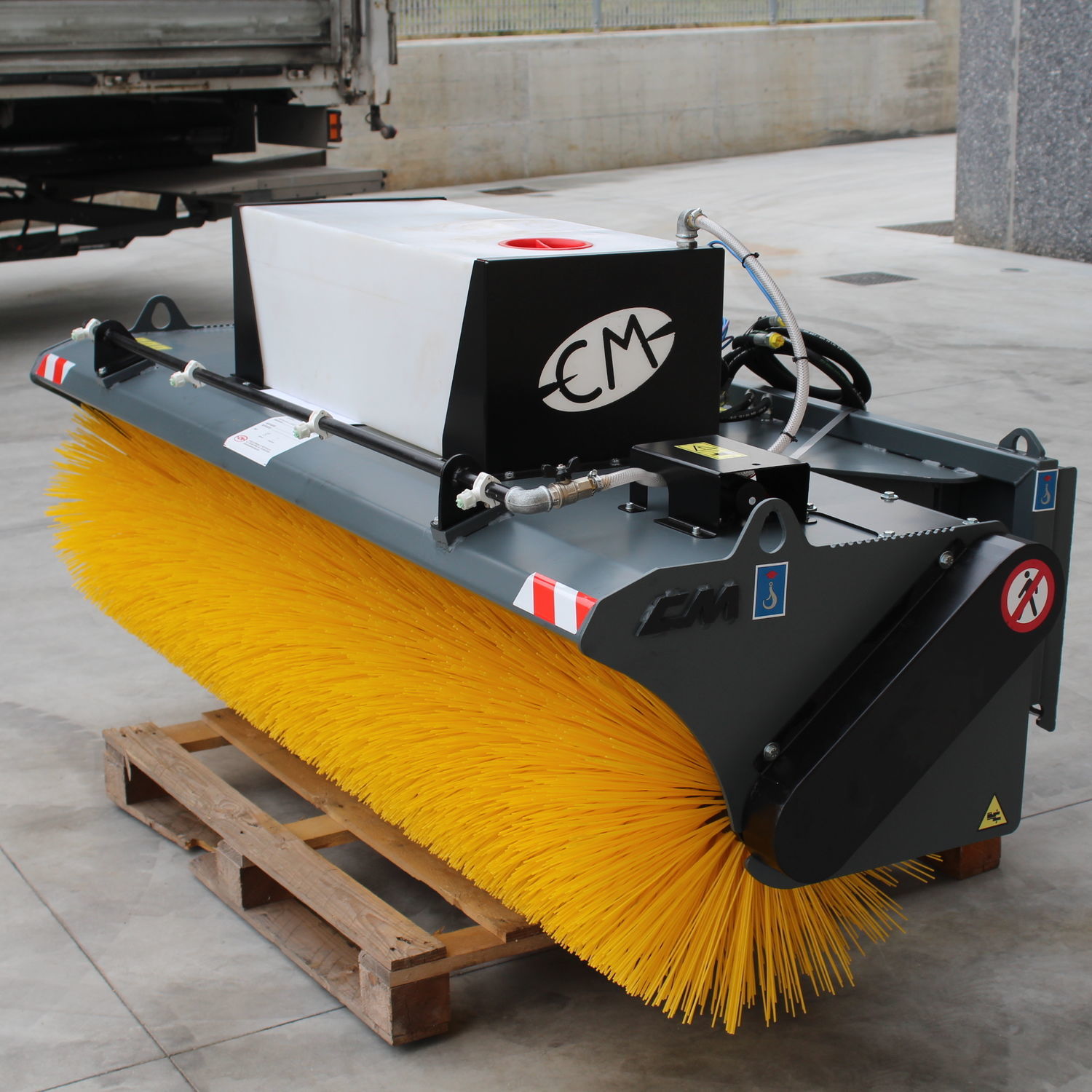 Skid steer loader sweeper - CSA 200 - CM Srl - hydraulic / outdoor
