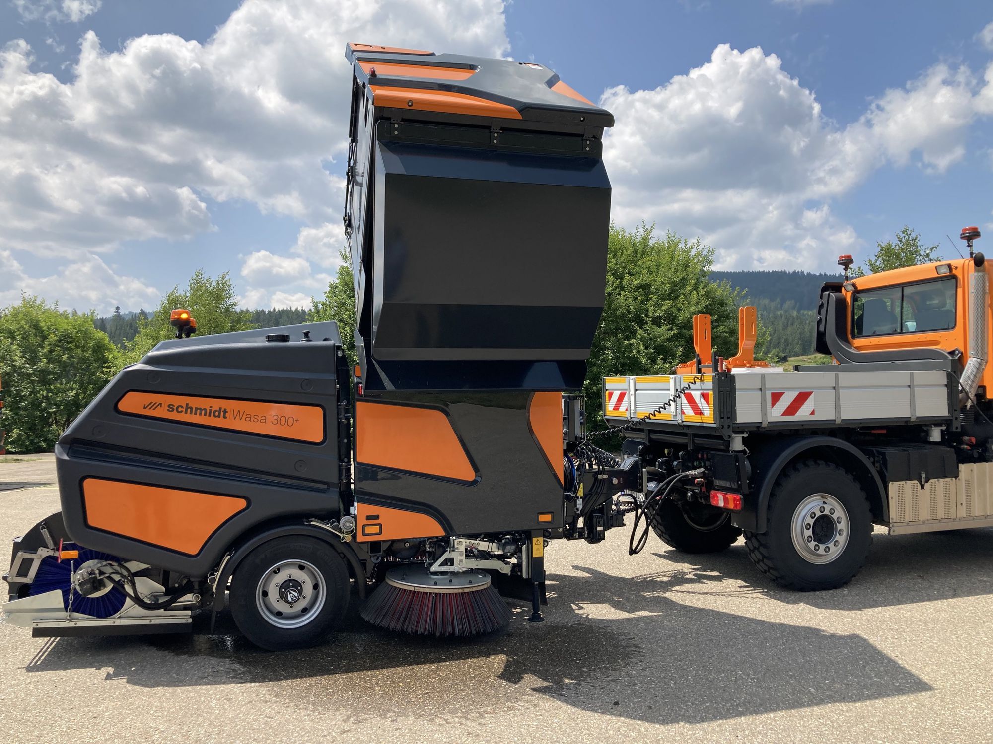 Truck-mounted sweeper - Wasa 300⁺ - Aebi Schmidt Holding AG - hydraulic ...