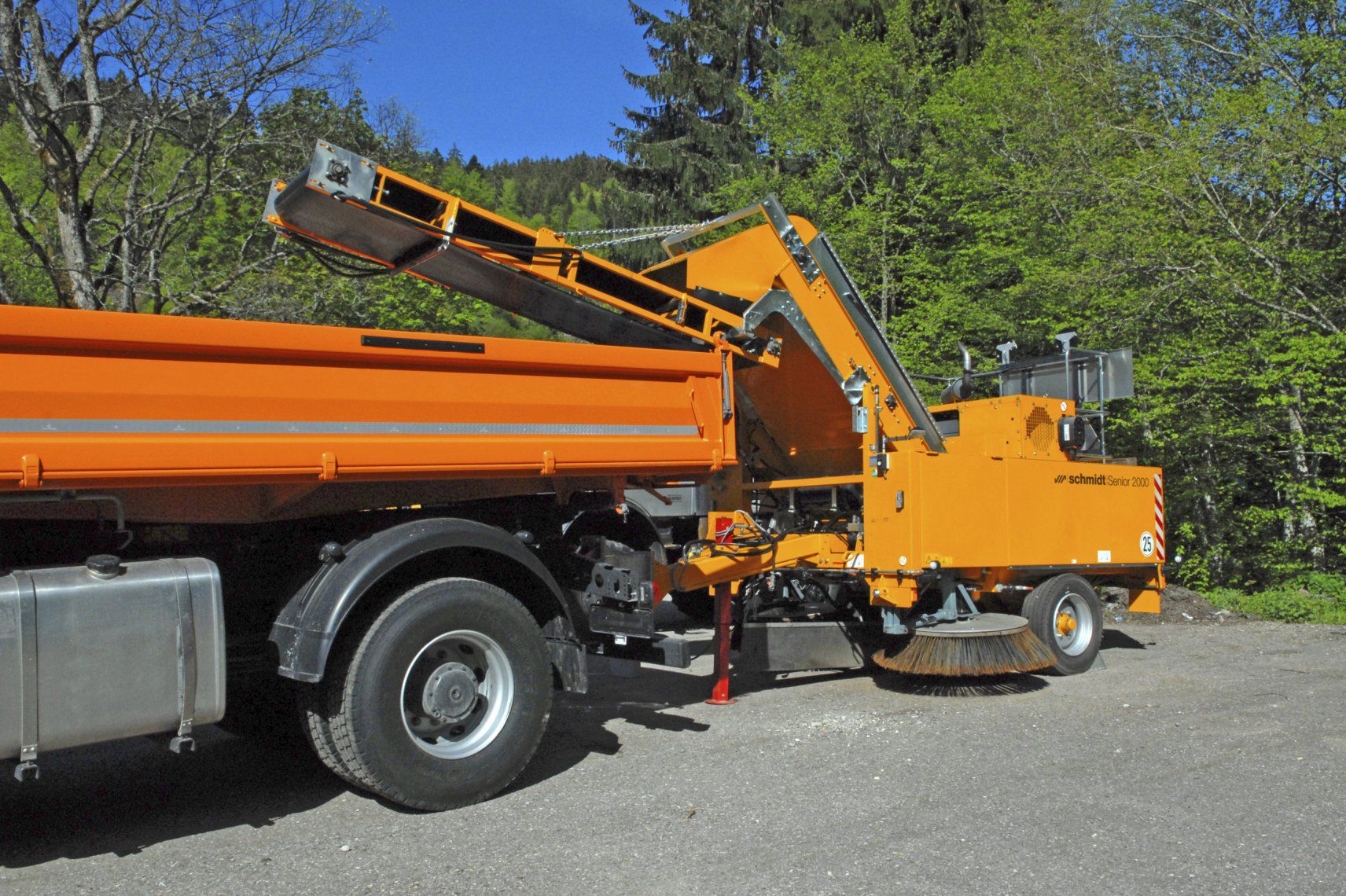 Truck-mounted sweeper - Senior 2000 - Aebi Schmidt Holding AG ...