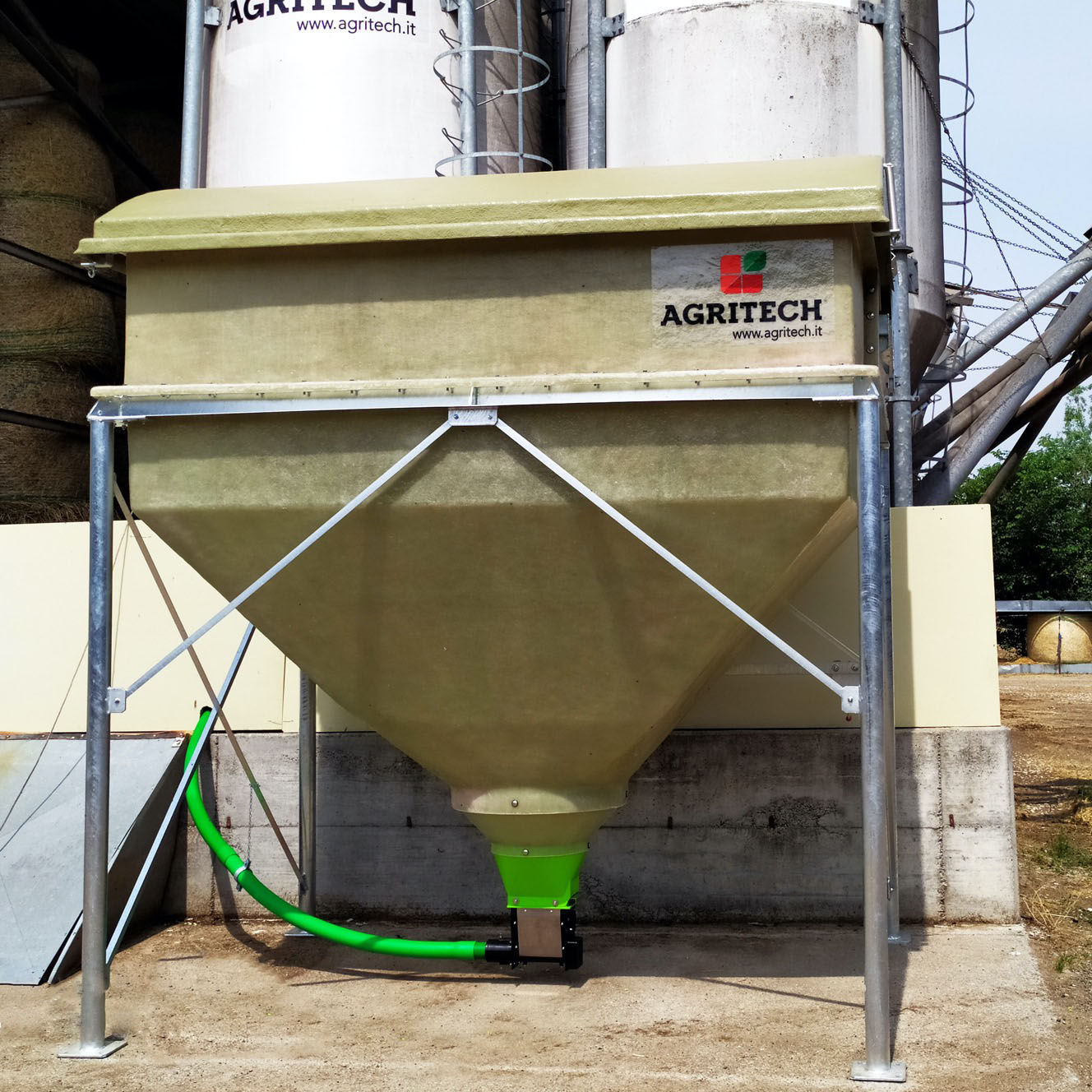 Bulk silo - AGRICASE - AGRITECH SRL - galvanised steel / agriculture / for animals