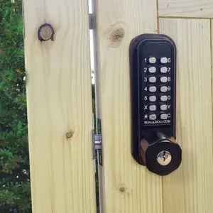 Gate combination locks store