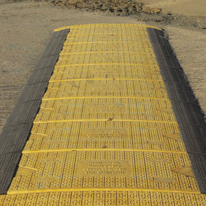 Anti-slip mat - TrenchGuards - Ground-Guards Ltd - ground protection ...
