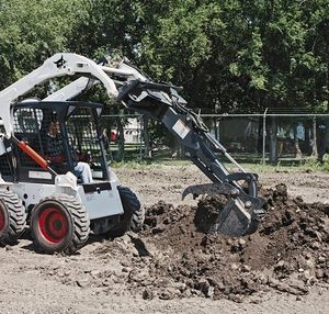 Bulk material self-dumping hopper - BOBCAT