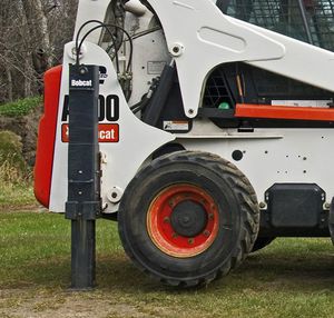 Bulk material self-dumping hopper - BOBCAT