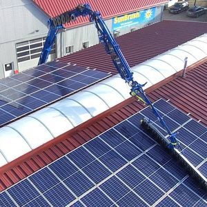 Solar panel cleaning robot - TrackFlex - SunBrush mobil GmbH - wet ...