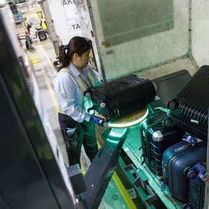 Robotic loading system - BAGLOAD - VANDERLANDE