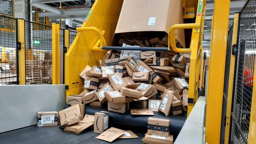 Container unloading system - U-Care C - ALFI TECHNOLOGIES - cage / for ...