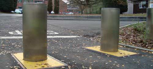 Automatic retractable bollard - PAS 68 - Frontier-Pitts - hydraulic ...