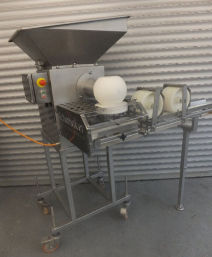Meat portioning machine - TVM 002 - Schomaker Convenience Technik GmbH ...