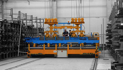 Rail guided vehicle with automatic positioning - Upmoviom Storage ...
