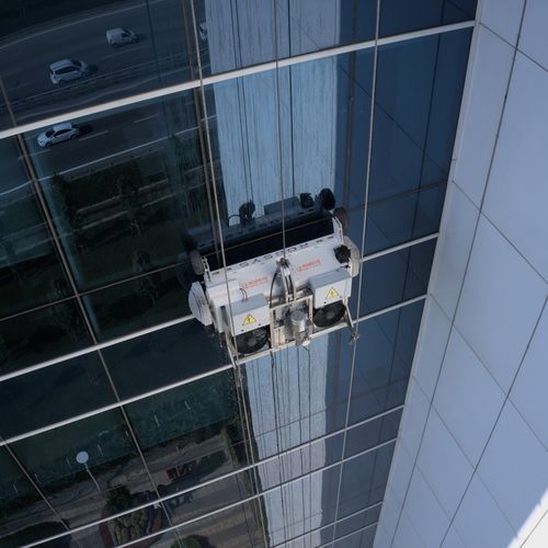 Cleaning robot for high-rise buildings - SKW - Robsys Europe GmbH - wet ...