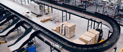 Cross-belt sorting system - SpeedSorter® loop - GEBHARDT Intralogistics ...