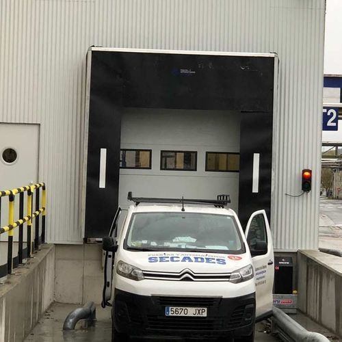 Loading dock chock - PUERTAS SECADES - for trucks / metal