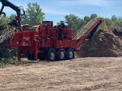 Mobile wood chipper - 3000X - Morbark, Inc.