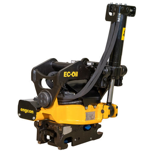 Excavator tilting tool attachement system - EC206 - engcon Nordic AB