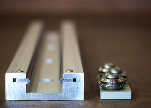 Roller linear guide - Modern Linear - aluminum / compact / track