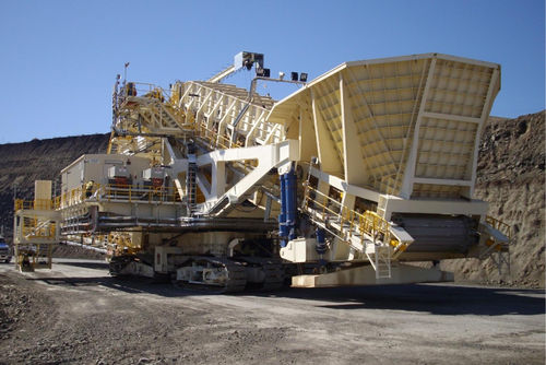 Jaw crushing plant - TMCS 12000 - TAKRAF - mobile / crawler