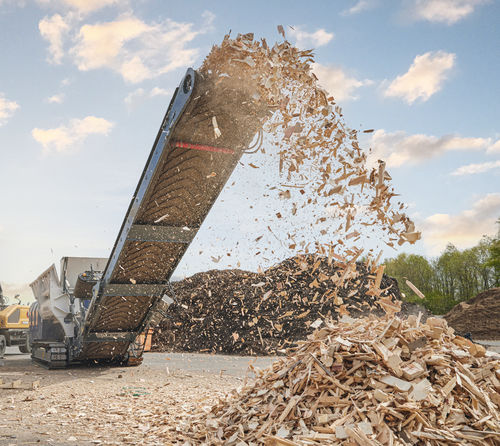 Mobile shredding machine - Urraco 95 - Lindner Recyclingtech GmbH ...