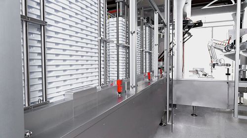Tray loading and unloading system - Körber Pharma - syringe / transport ...