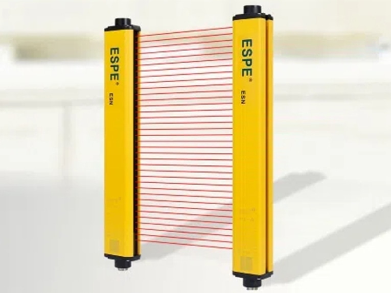 Safety Light Curtain vs. Infrared Lights Key Differences in Safety ...