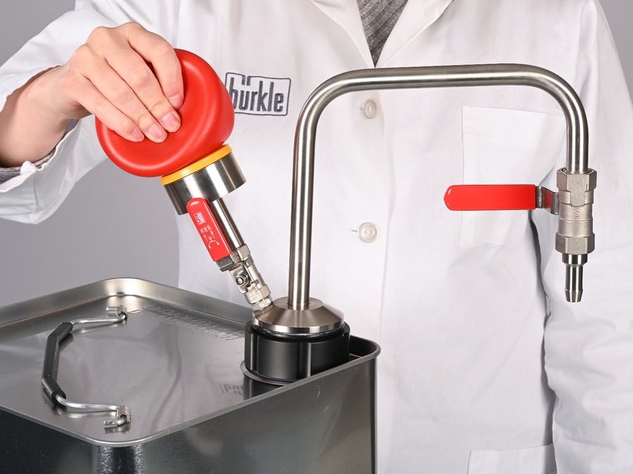 Solvent pump hand operated, for tin-foil canisters - Rheinauenstraße ...