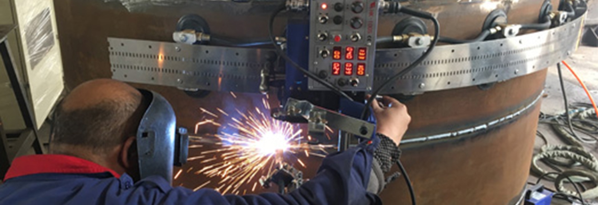 Automatic track guide welding machine carriage for tank and vessel ...