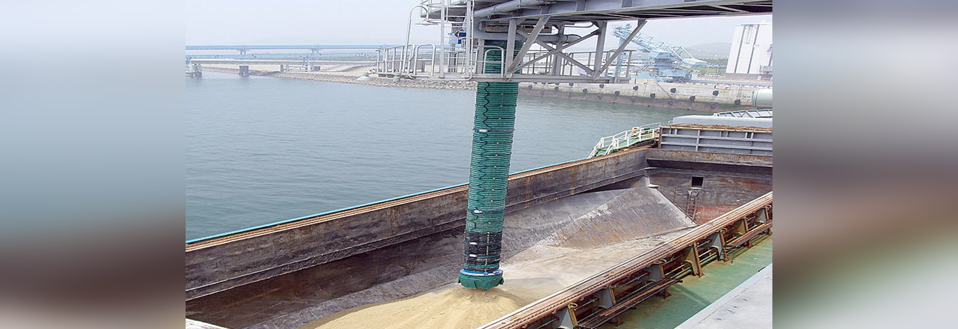 NEW: loading spout / telescopic by WAMGROUP S.p.A - WAMGROUP S.p.A