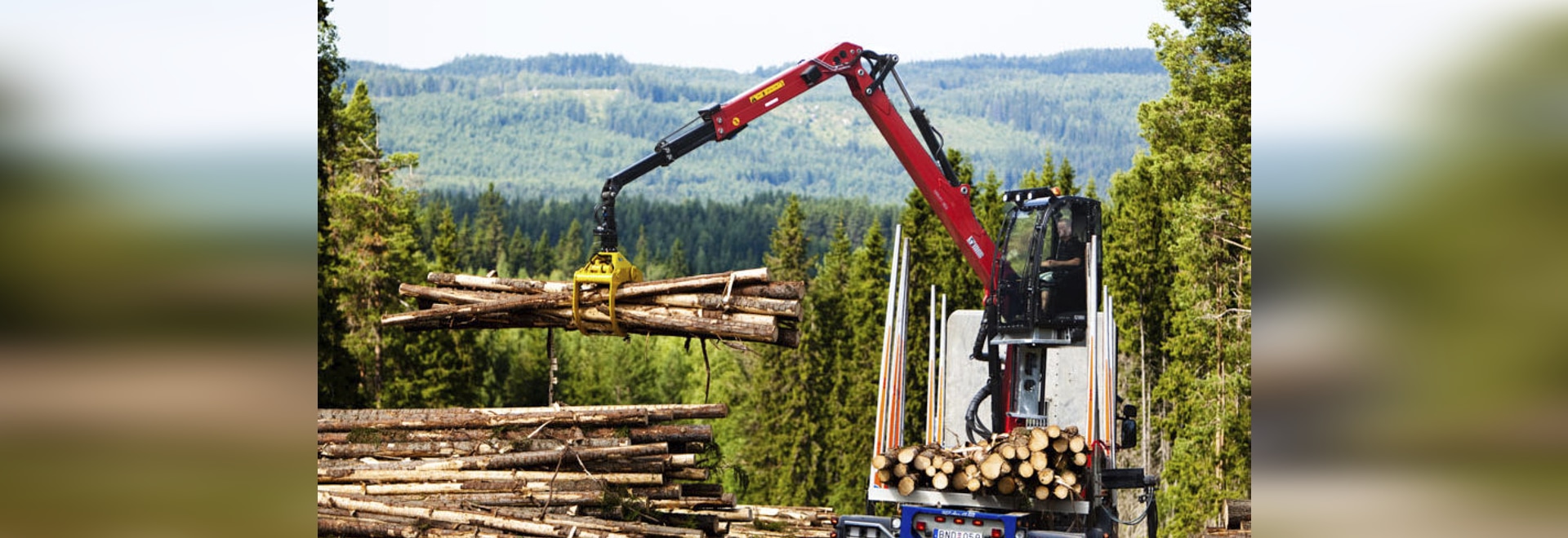 NEW: unloading crane by Hiab - Hiab