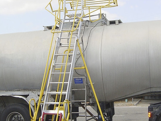 The safety mobile ladder guarantees safe access on top of tankers and ...